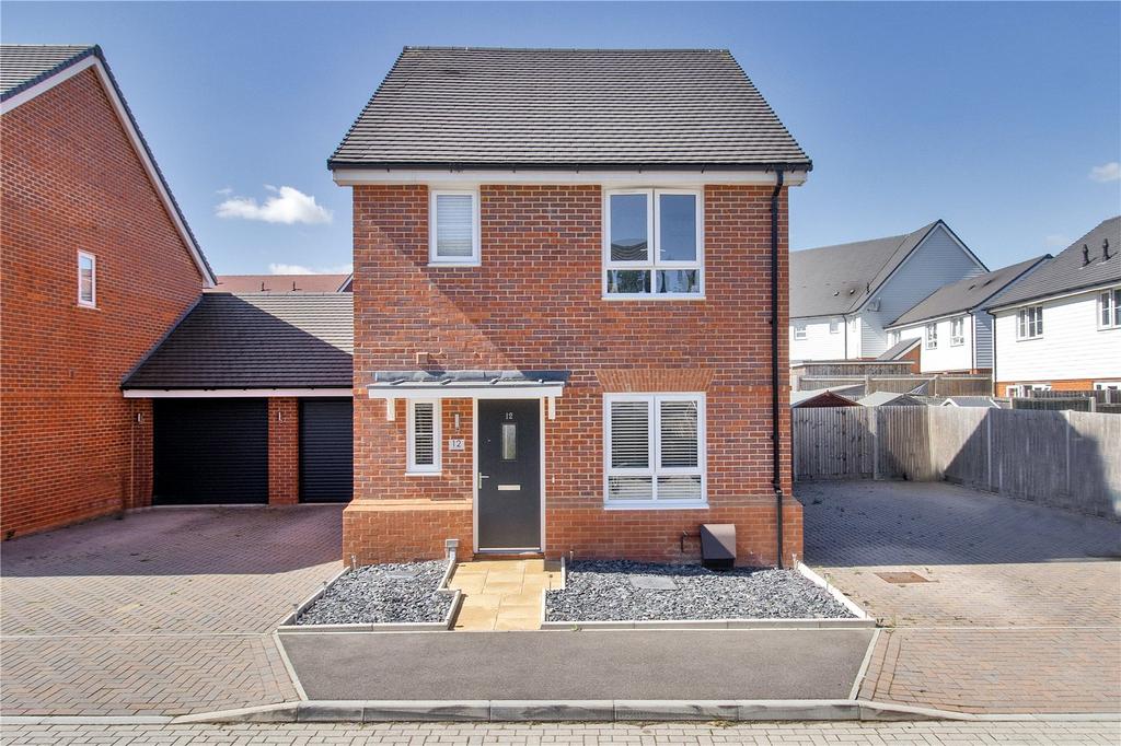 Sopwith Drive, Hoo, Rochester, Kent, ME3 3 bed link detached house - £ ...