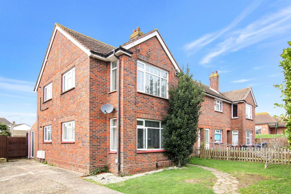 Gainsborough Avenue, Worthing BN14 8QR 2 bed ground floor flat - £275,000