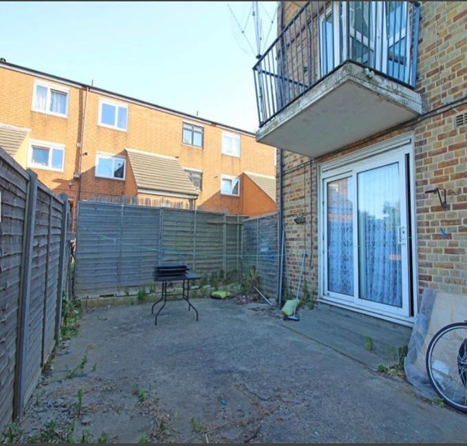 Mabley Street, Hackney 2 bed flat - £1,500 pcm (£346 pw)