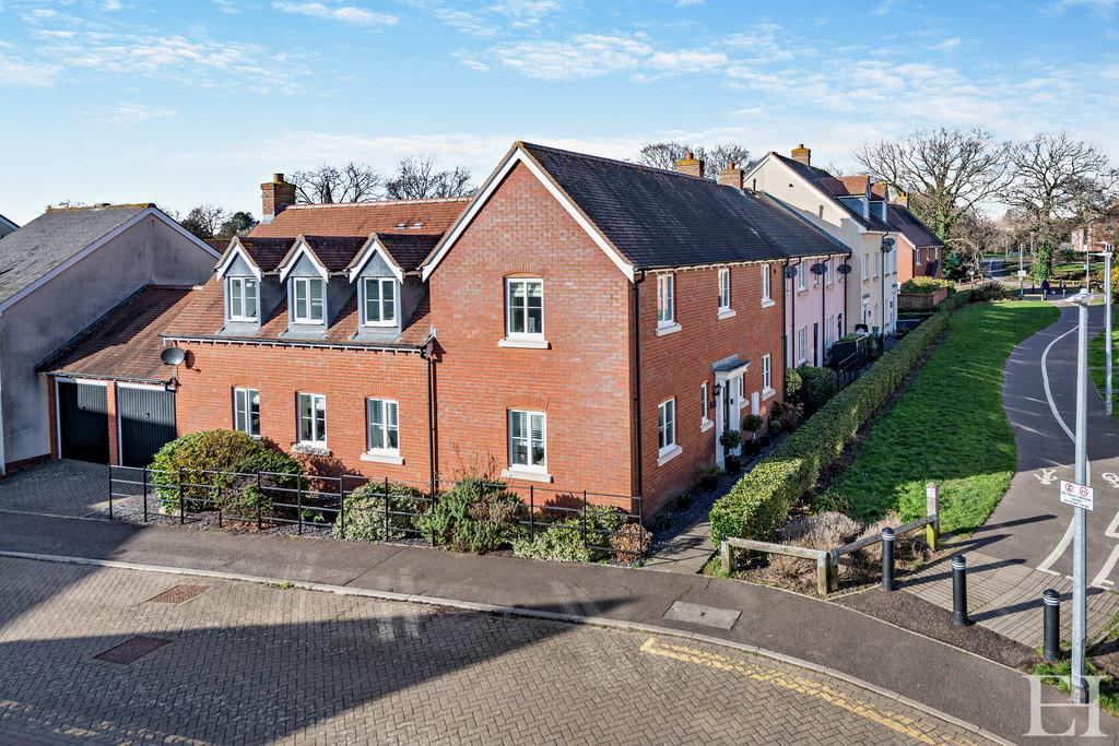 Shepherd Drive, Colchester 4 bed link detached house - £450,000