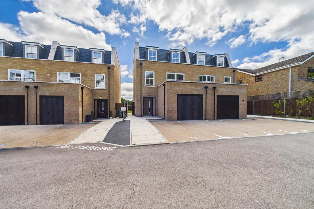 Larges Lane, Bracknell, Berkshire, RG12 4 bed semi-detached house for ...