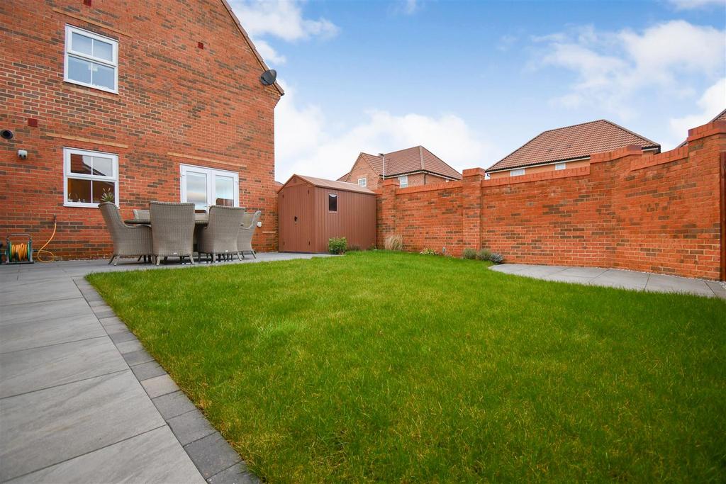 Jack Harrison Avenue, Cottingham 3 bed semi-detached house - £285,000