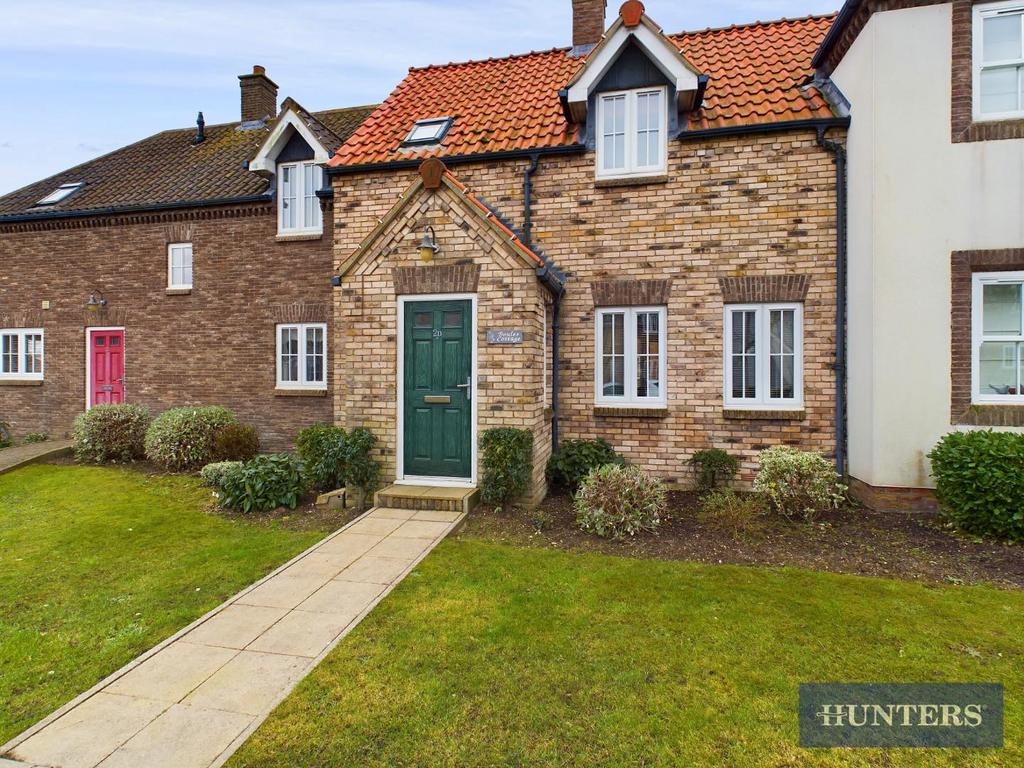 The Parade, Filey 2 bed cottage for sale - £150,000