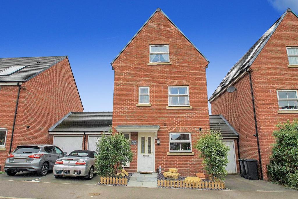 Tyne Way, Rushden NN10 4 bed detached house - £300,000