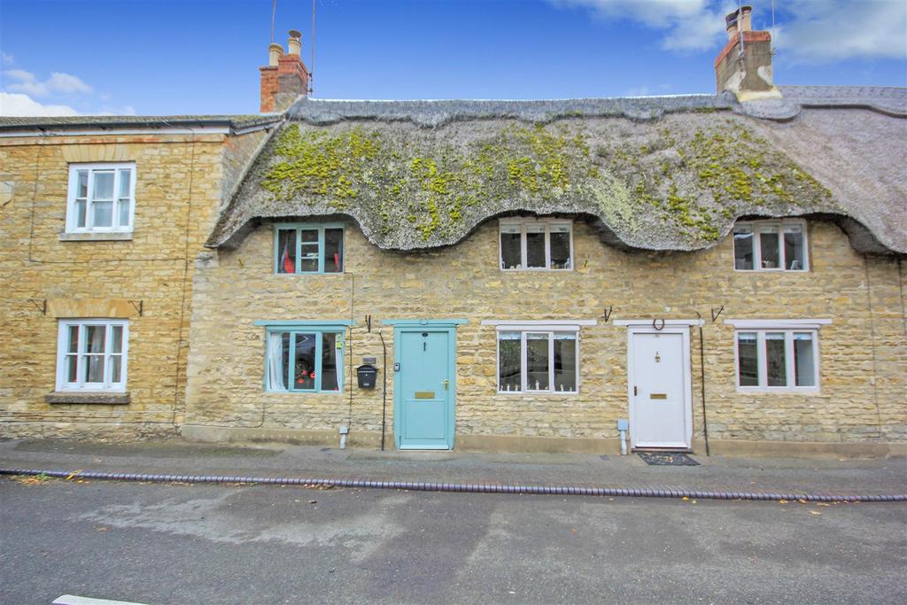High Street, Podington NN29 2 bed cottage - £199,995