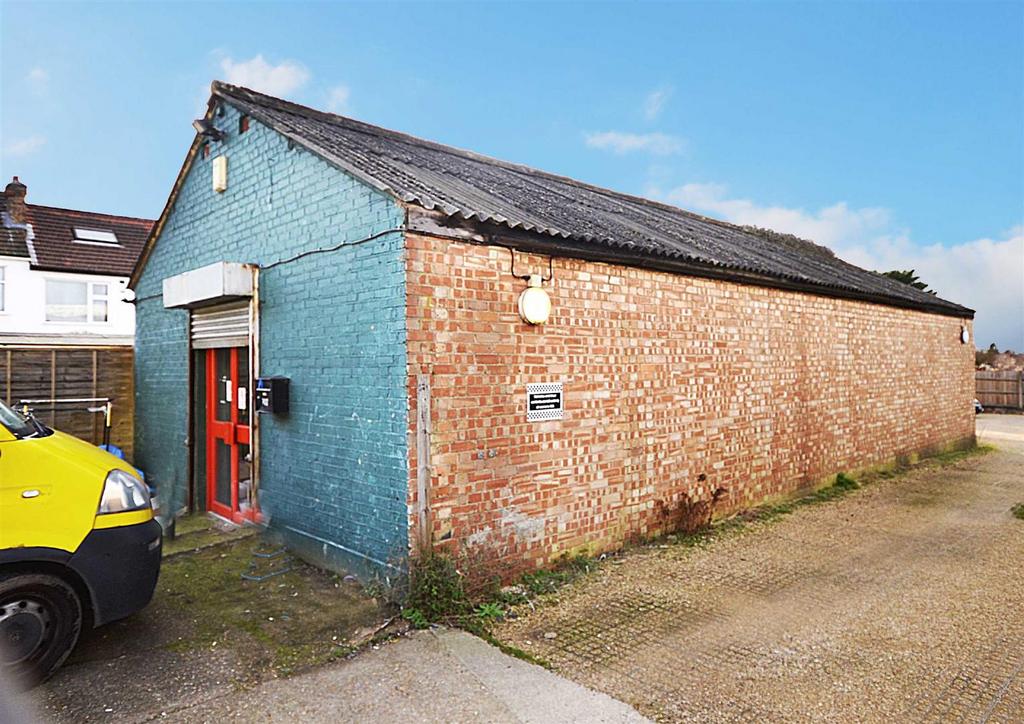 Chingford Mount Road, Chingford Property - £1,000 pcm (£231 pw)