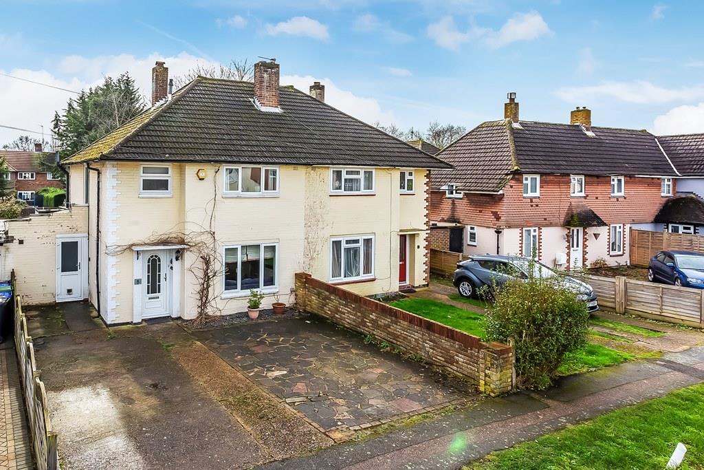 MERTON WAY, LEATHERHEAD, KT22 3 bed house - £540,000