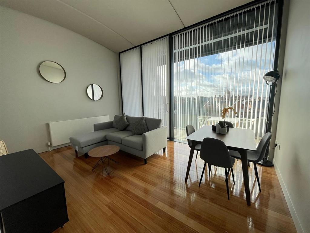 Budenberg, Woodfield Rd 2 bed apartment - £1,100 pcm (£254 pw)