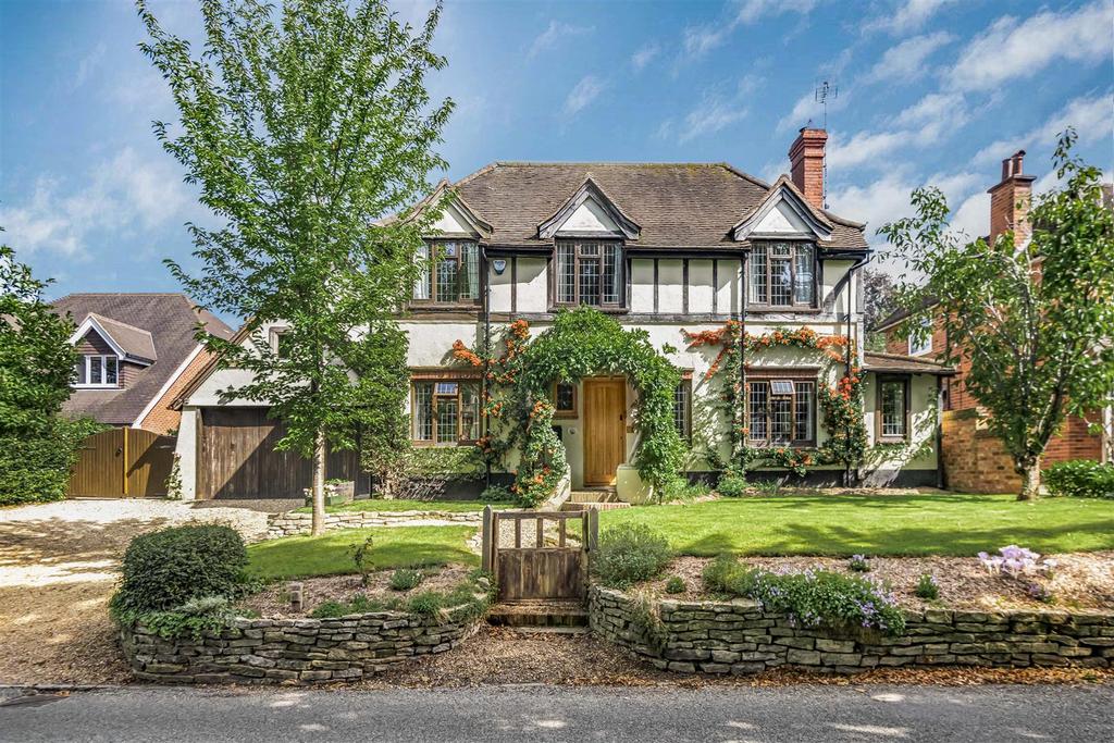 11 Pound Lane, Sonning Reading RG4 5 bed detached house - £1,600,000