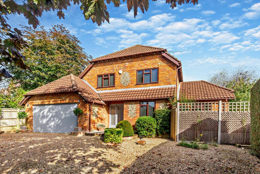 Little Hill, Heronsgate, Chorleywood... 4 bed detached house - £1,425,000