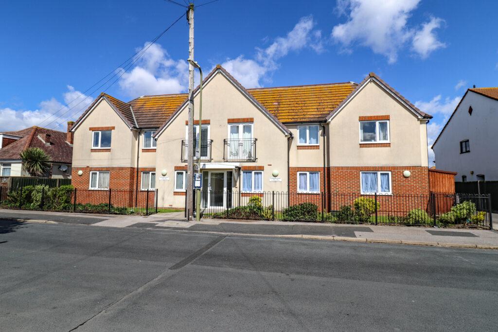 Southwood Road, Hayling Island 1 bed flat - £160,000