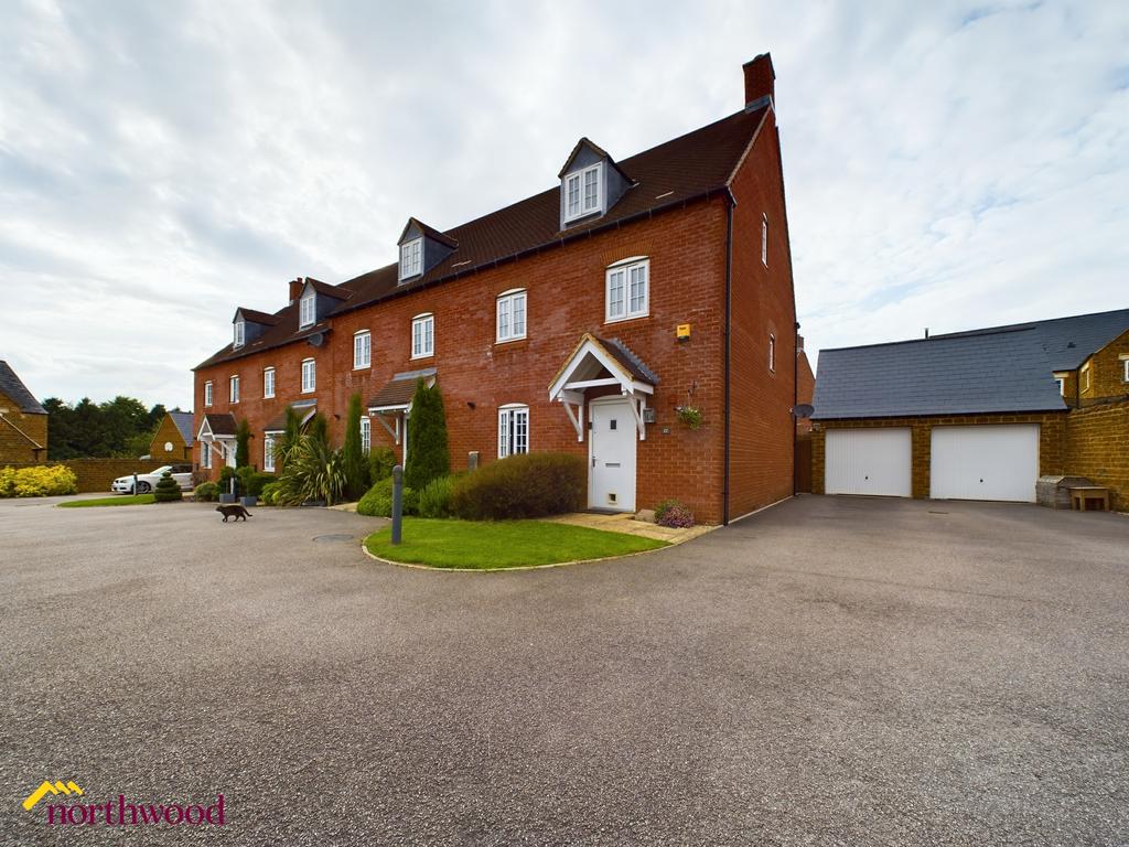 Millers Way, Middleton Cheney OX17 4 bed townhouse - £389,995