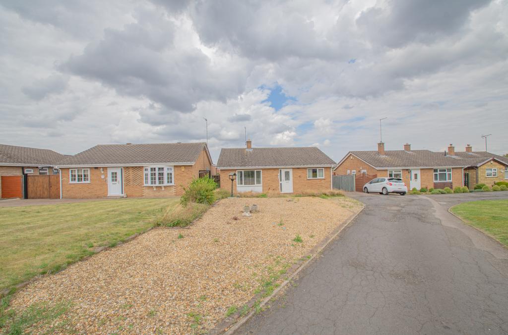 Orton Waterville, Peterborough PE2 3 bed detached bungalow - £325,000