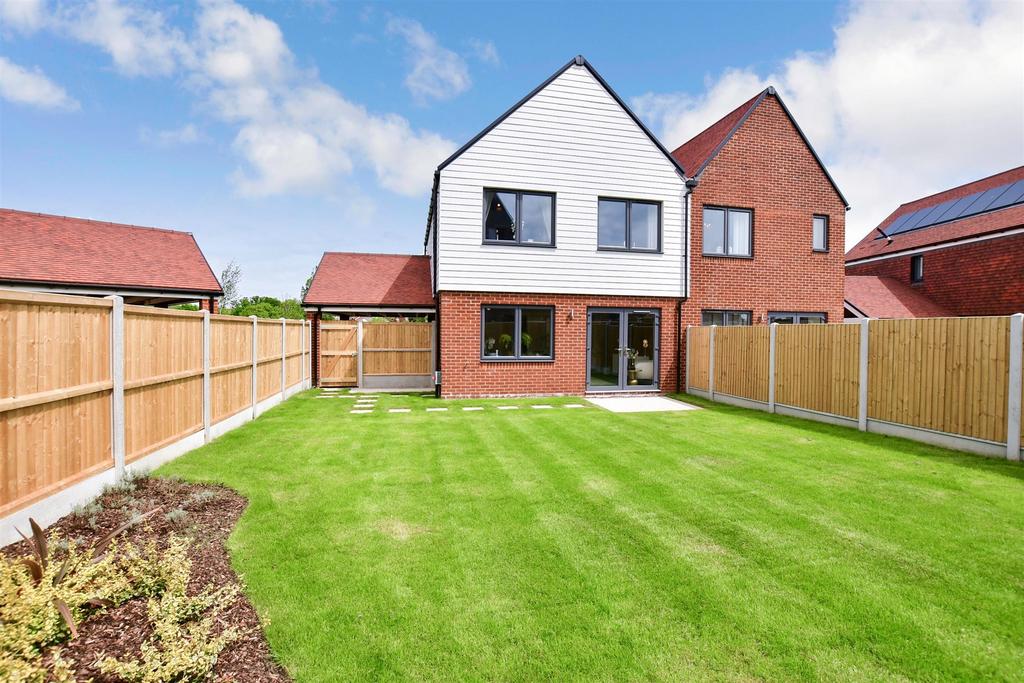 Citronella Road, Grasmere Gardens... 3 bed semi-detached house - £400,000