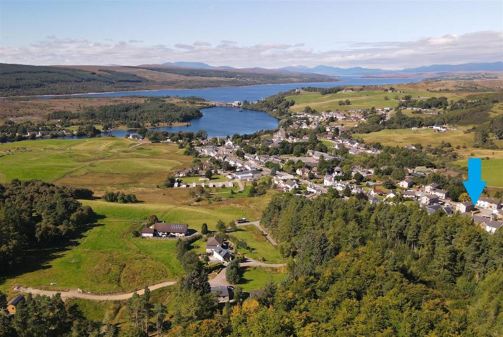 3 Davidson Terrace, Lairg, Sutherland IV27 4DF 3 bed townhouse for sale ...