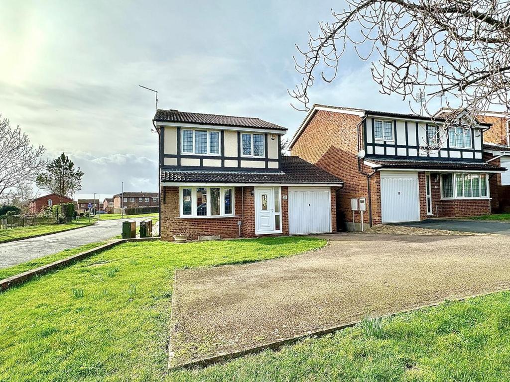 Sandover, East Hunsbury, Northampton NN4 3 bed detached house for sale ...