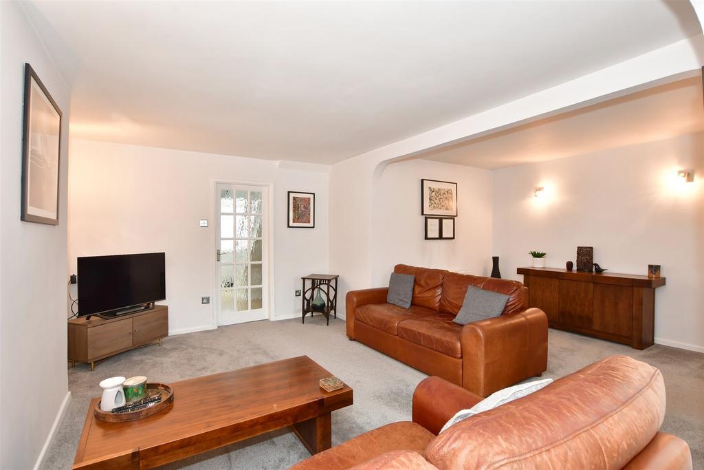 High Meadows, Chigwell, Essex 3 bed terraced house - £525,000