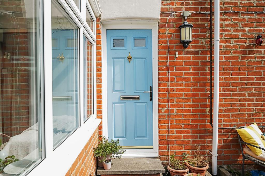 Milland Road, Winchester, SO23 3 bed semi-detached house - £370,000