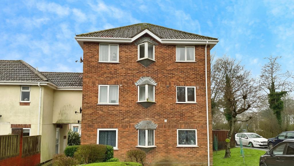 Tory Brook Court, Plymouth, PL7 2 bed apartment - £120,000