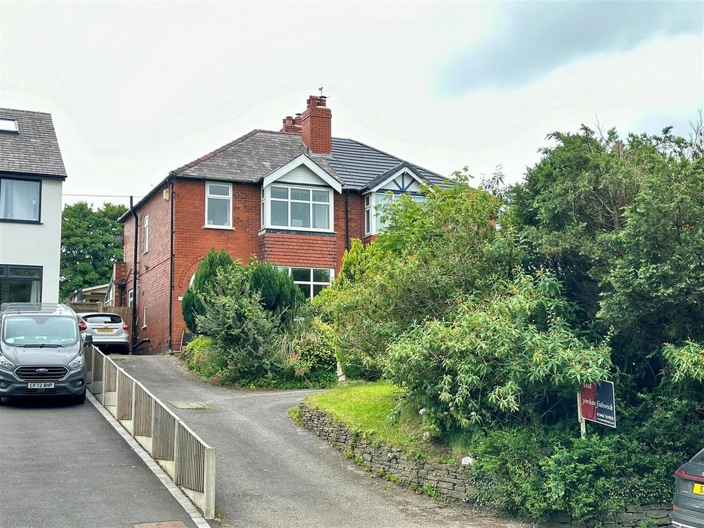 Buxton Road, Newtown Disley, Stockport 3 bed semi-detached house - £367,000