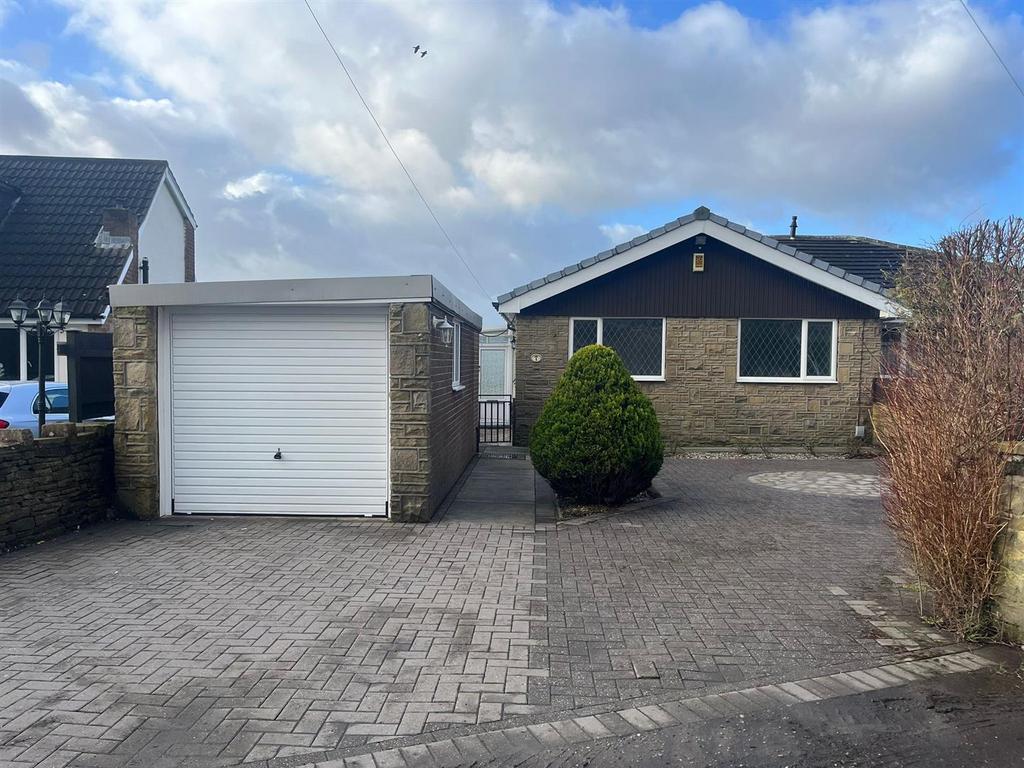 Marie Close, Huddersfield HD5 2 bed semi-detached bungalow - £240,000