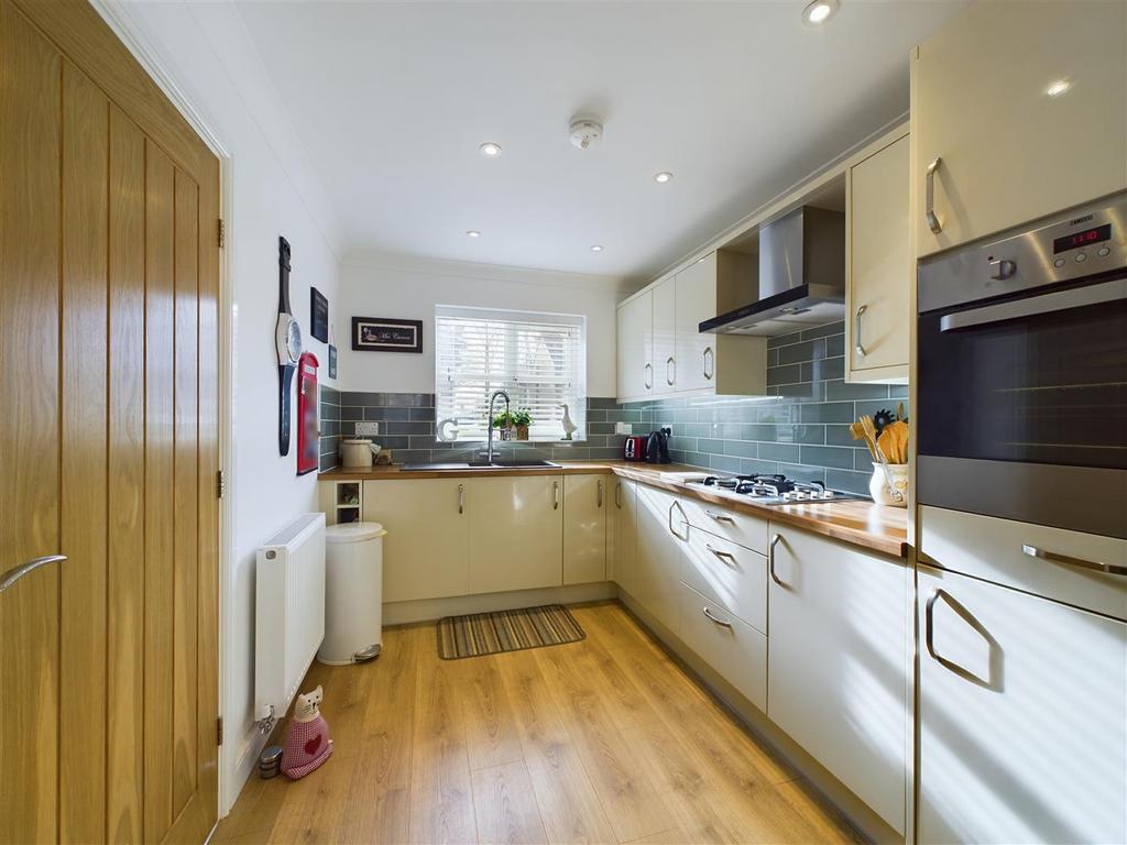 85 New Walk, Driffield, YO25 5LE 3 bed semi-detached house for sale - £ ...