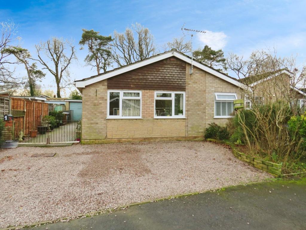 Meadow Drive, Brandon IP27 4 bed detached bungalow for sale - £300,000