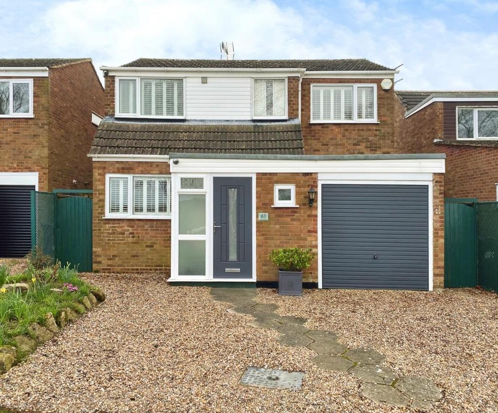 Arras Boulevard, Hampton Magna, Warwick 3 bed detached house - £400,000