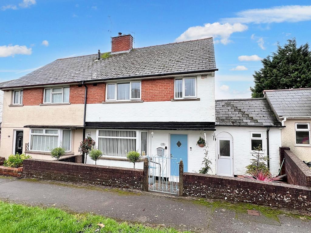 Devon Avenue, Barry, CF63 3 bed semi-detached house - £250,000
