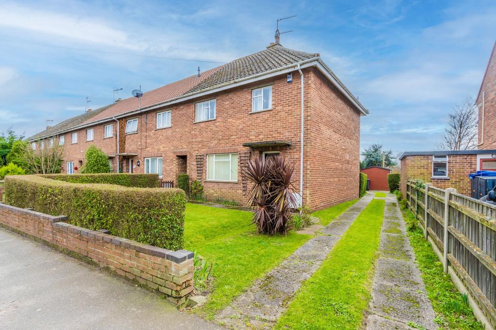 Britten Road, Lowestoft 3 bed end of terrace house - £170,000