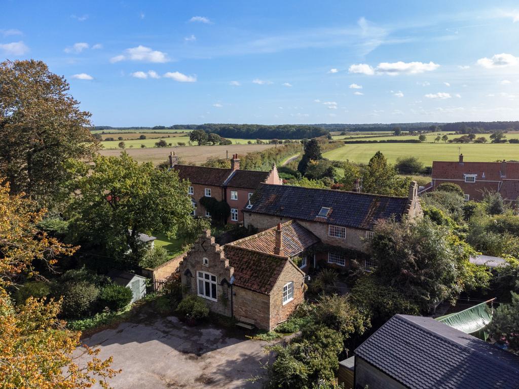 Lynn Road, King's Lynn PE31 5 bed detached house - £645,000