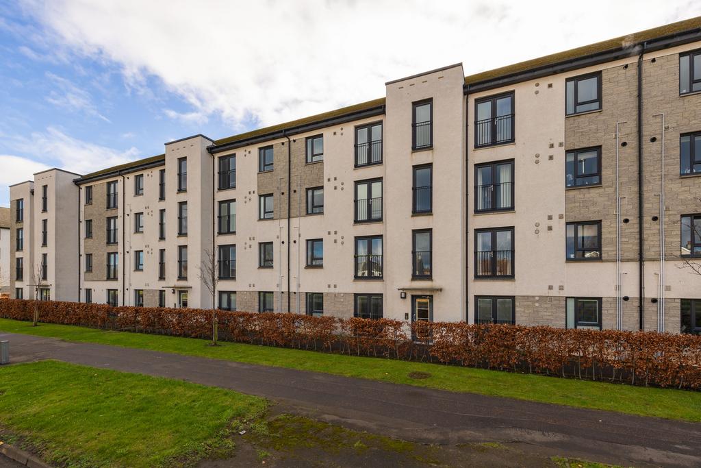 South Gyle Broadway, Edinburgh EH12 2 bed ground floor flat - £225,000