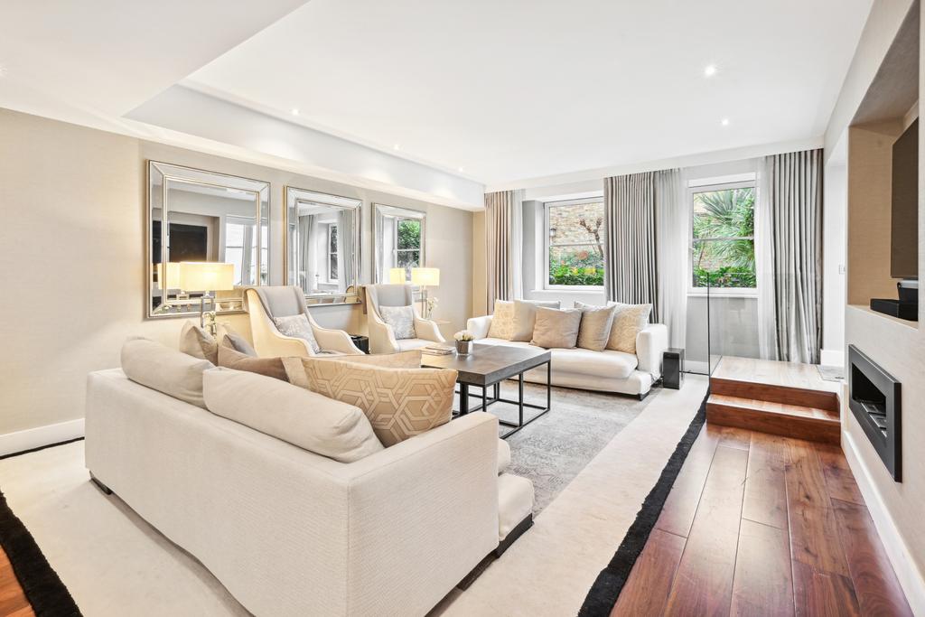 Brompton Place, London 3 bed flat - £10,833 pcm (£2,500 pw)
