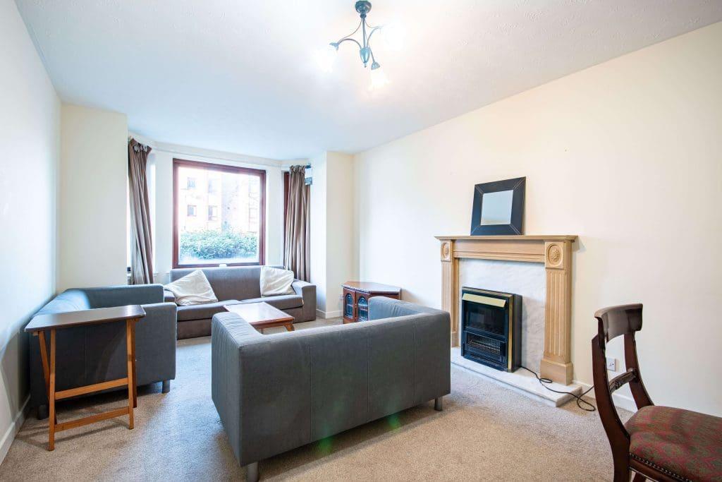 1034L – Easter Road, Edinburgh, EH6 8JW 2 bed flat - £1,300 pcm (£300 pw)