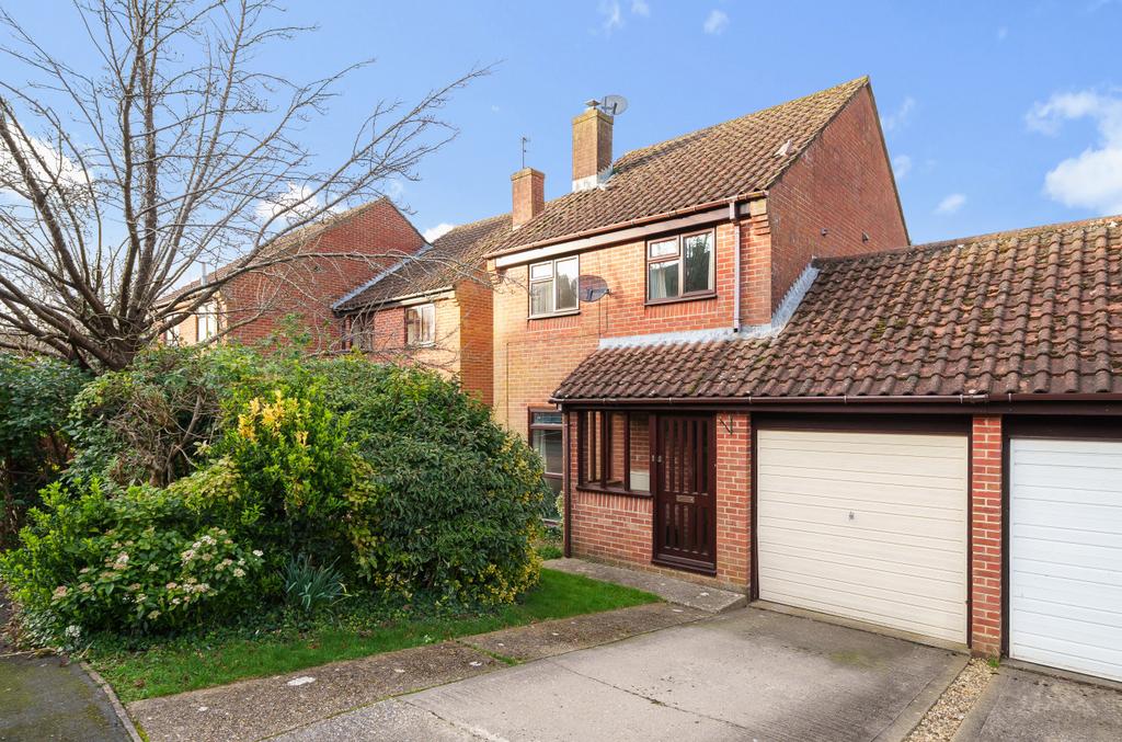 Beech Road, Alresford, Hampshire, SO24 3 bed link detached house - £400,000