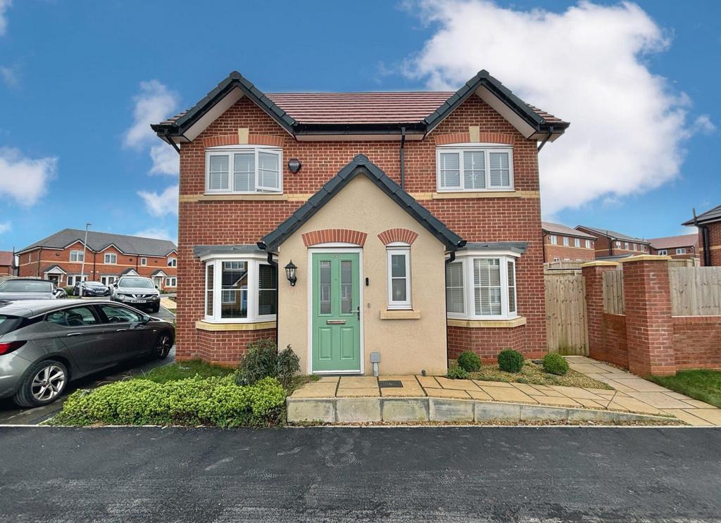Citrine Avenue, Poulton-Le-Fylde FY6 3 bed semi-detached house - £57,500