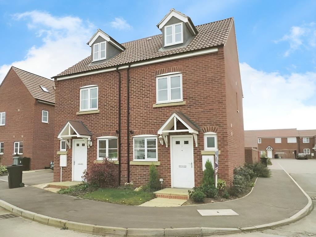 Kingsgate, Market Deeping PE6 3 bed townhouse - £1,150 pcm (£265 pw)