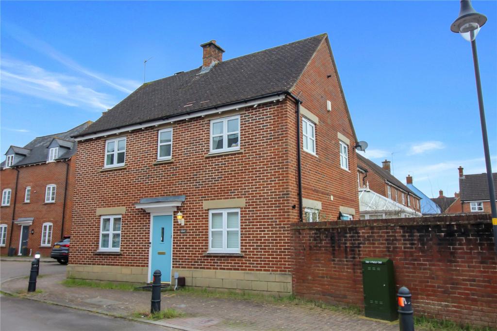 Dunvant Road, Wiltshire SN25 3 bed semi-detached house - £310,000