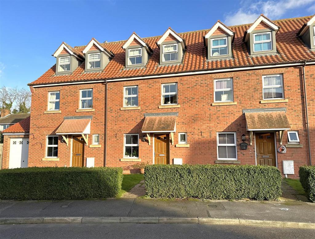 Ash Tree Way, Bassingham, Lincoln 3 bed townhouse - £235,000