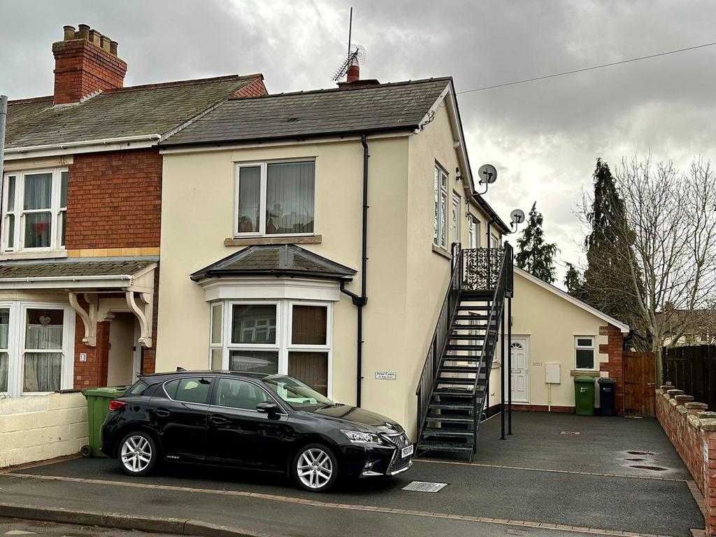 15 Prior Street, Hereford, HR4 1 bed apartment - £135,000