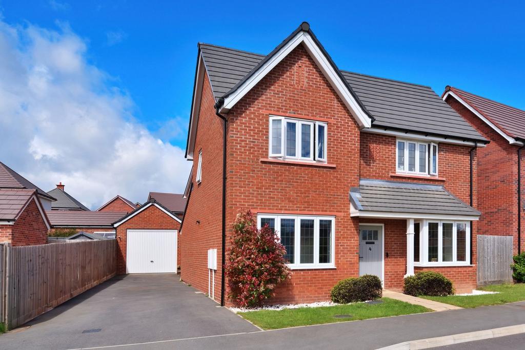 Monarch Road, Holmer, Hereford, HR4 4 bed detached house - £450,000