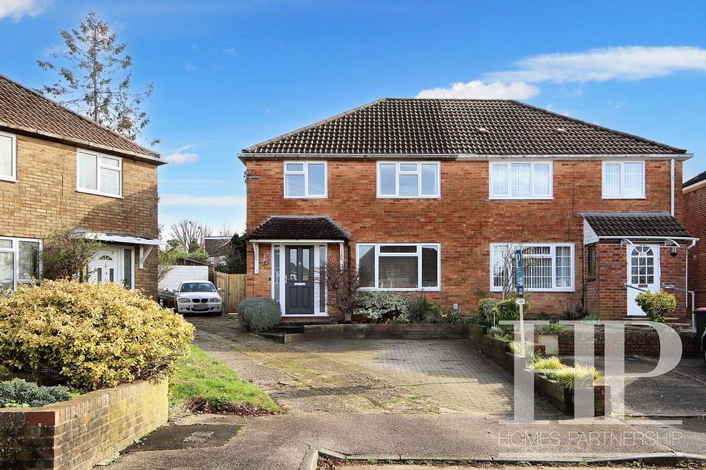 Crawley, Crawley RH10 3 bed semi-detached house for sale - £450,000