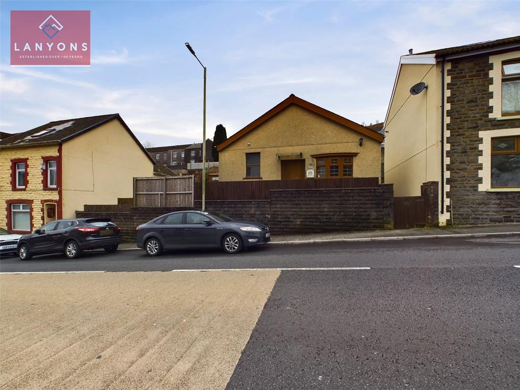 Ferndale Road, Tylorstown, Ferndale... 4 bed bungalow - £209,950