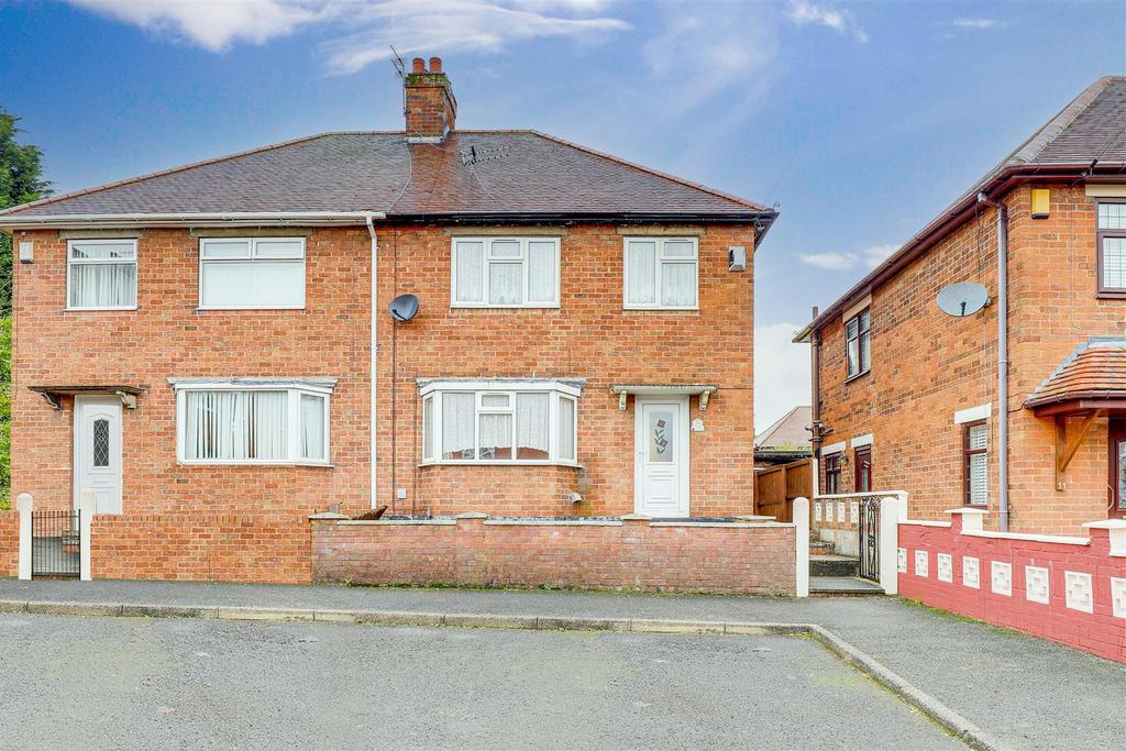 Brett Close, Hucknall NG15 3 bed semi-detached house for sale - £165,000