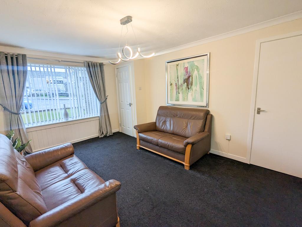 Ganton Court, Kilwinning KA13 3 bed semi-detached house - £143,000