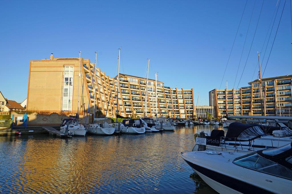 Oyster Quay, Port Solent PO6 2 bed ground floor flat for sale - £335,000