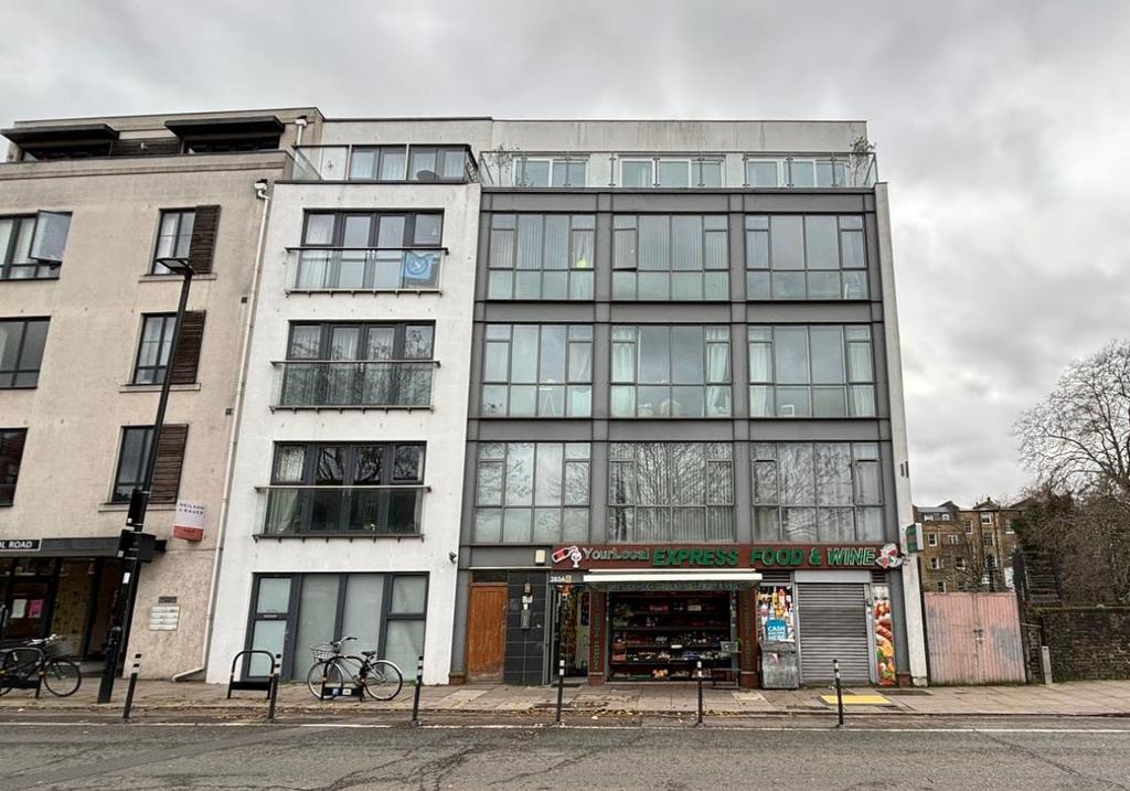 Flat 13, 393 Liverpool Road... 2 bed flat - £525,000