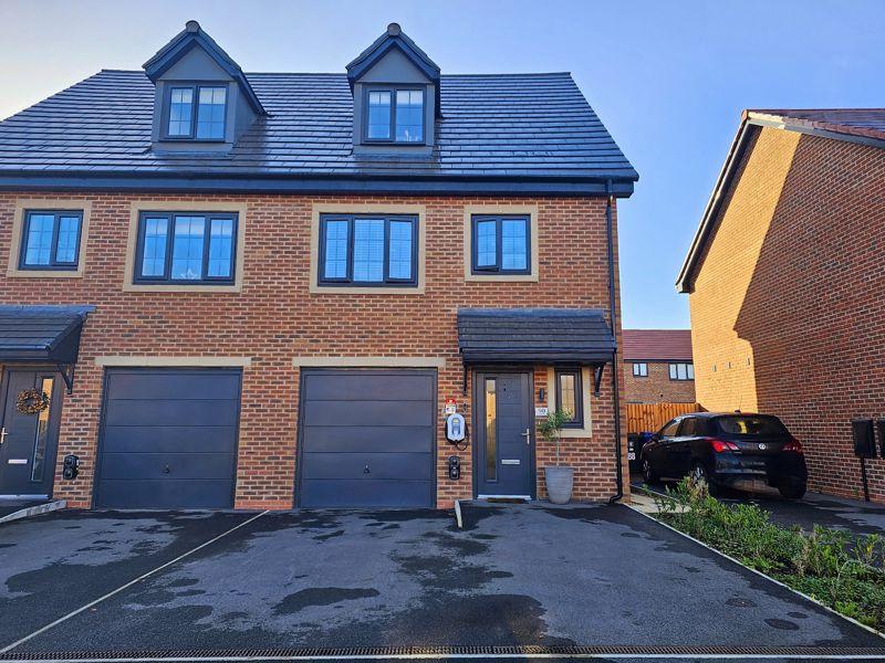 Aveling Drive, Southport PR9 3 bed semi-detached house - £250,000