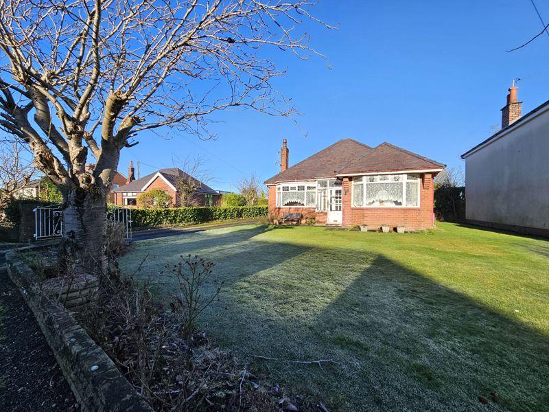Moss Lane, Preston PR4 3 bed detached bungalow - £325,000