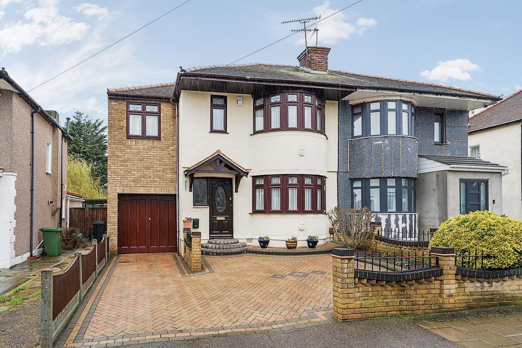 Highfield Road, Collier Row, RM5 3 bed semi-detached house - £560,000